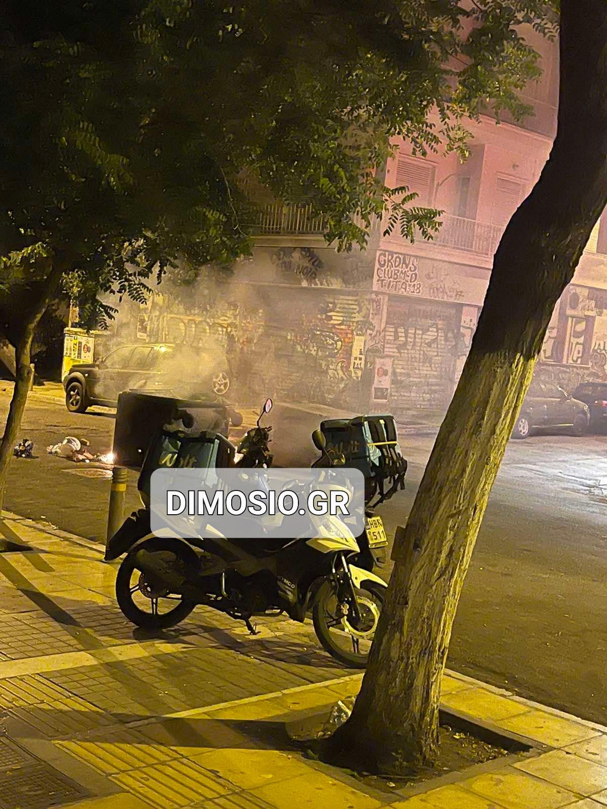 Συμβαίνει Τώρα- Εκτεταμένα επεισόδια στα Εξάρχεια- Φωτιές και δακρυγόνα (ΦΩΤΟ) | dimosio.gr