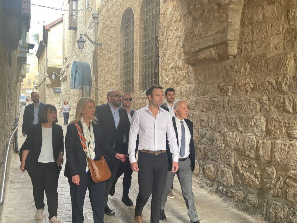 Ο Στ. Κασσελάκης στο πατριαρχείο Ιεροσολύμων – «Ο πόλεμος στη Γάζα δεν αρμόζει στην ανθρωπότητα ...