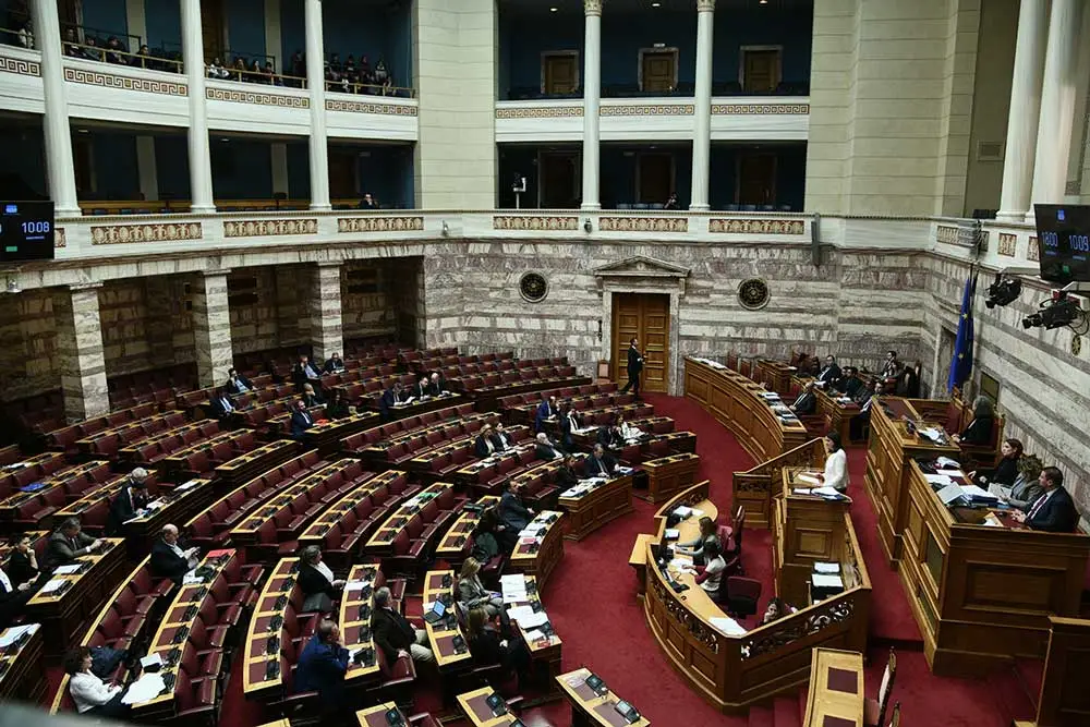 Φορολογικό νομοσχέδιο: 12 μειώσεις φόρων για το 2025 – Μηδενικό ΦΠΑ στις νέες οικοδομές | dimosio.gr