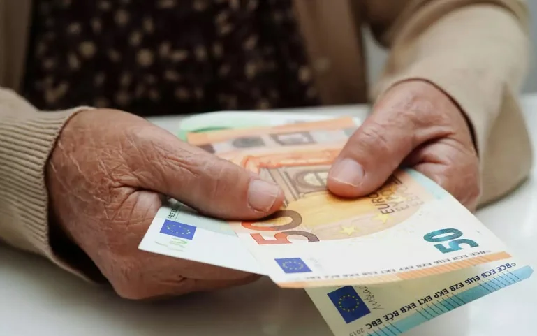 Συντάξεις Απριλίου 2025: Το απόγευμα οι πρώτες πληρωμές | dimosio.gr