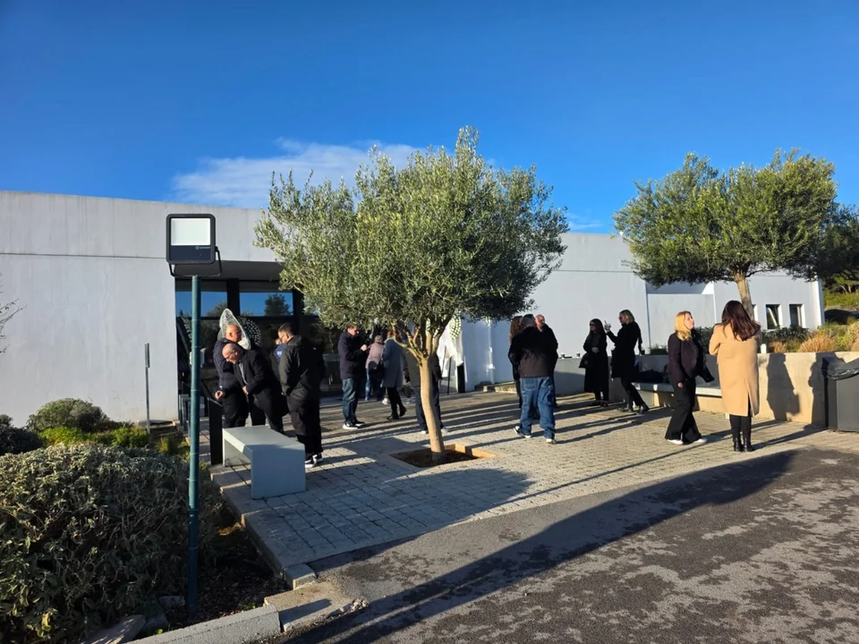 Στο Αποτεφρωτήριο Ριτσώνας το τελευταίο αντίο στον Γιώργο Παπαδάκη – Δείτε εικόνες | dimosio.gr